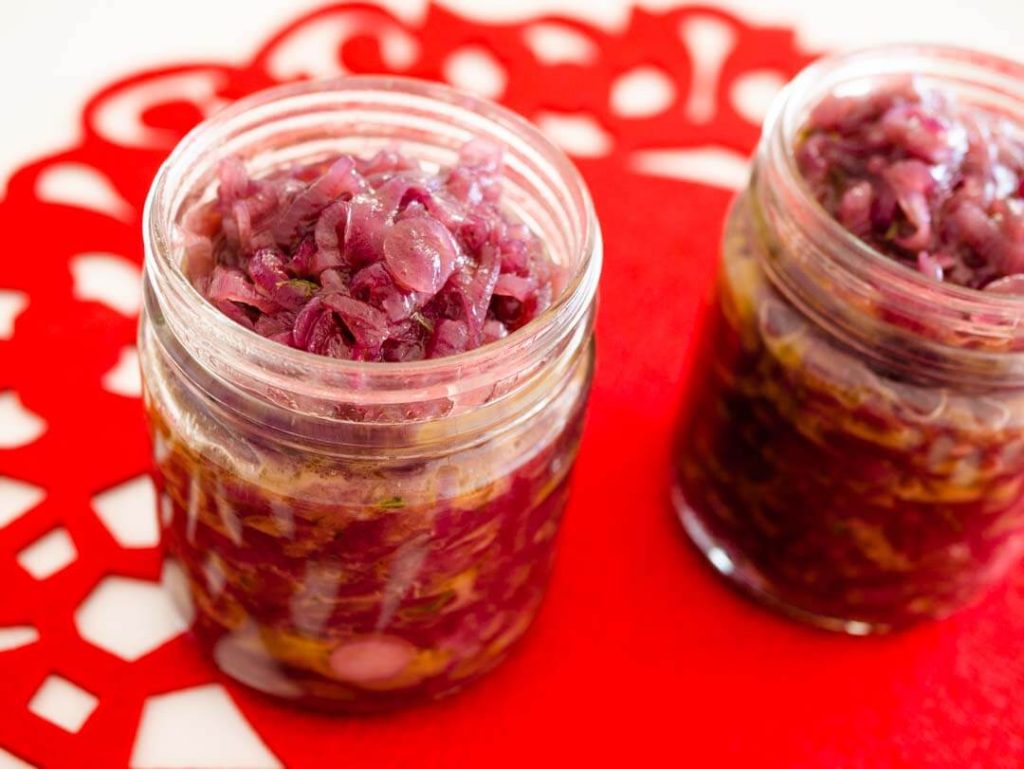 Easy French onion confit recipe (confit oignon)